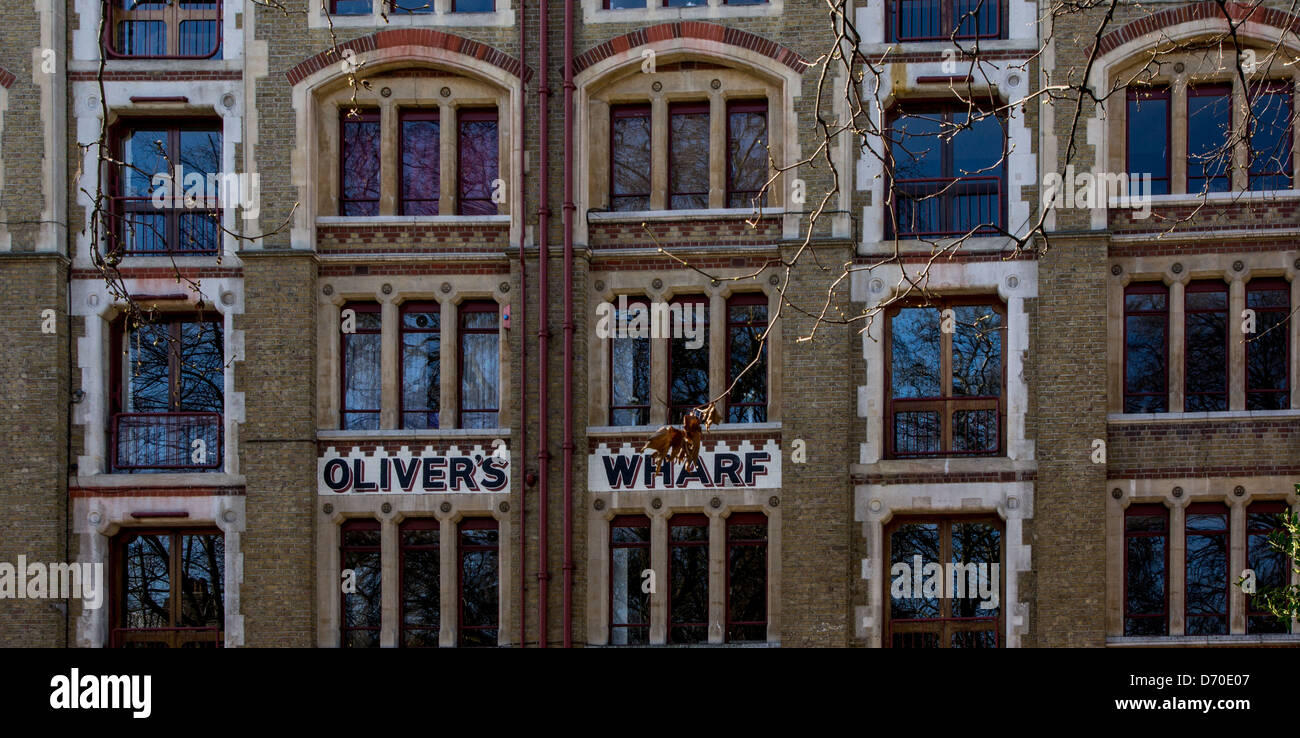 Warehouse conversion in Wapping, east London Stock Photo - Alamy