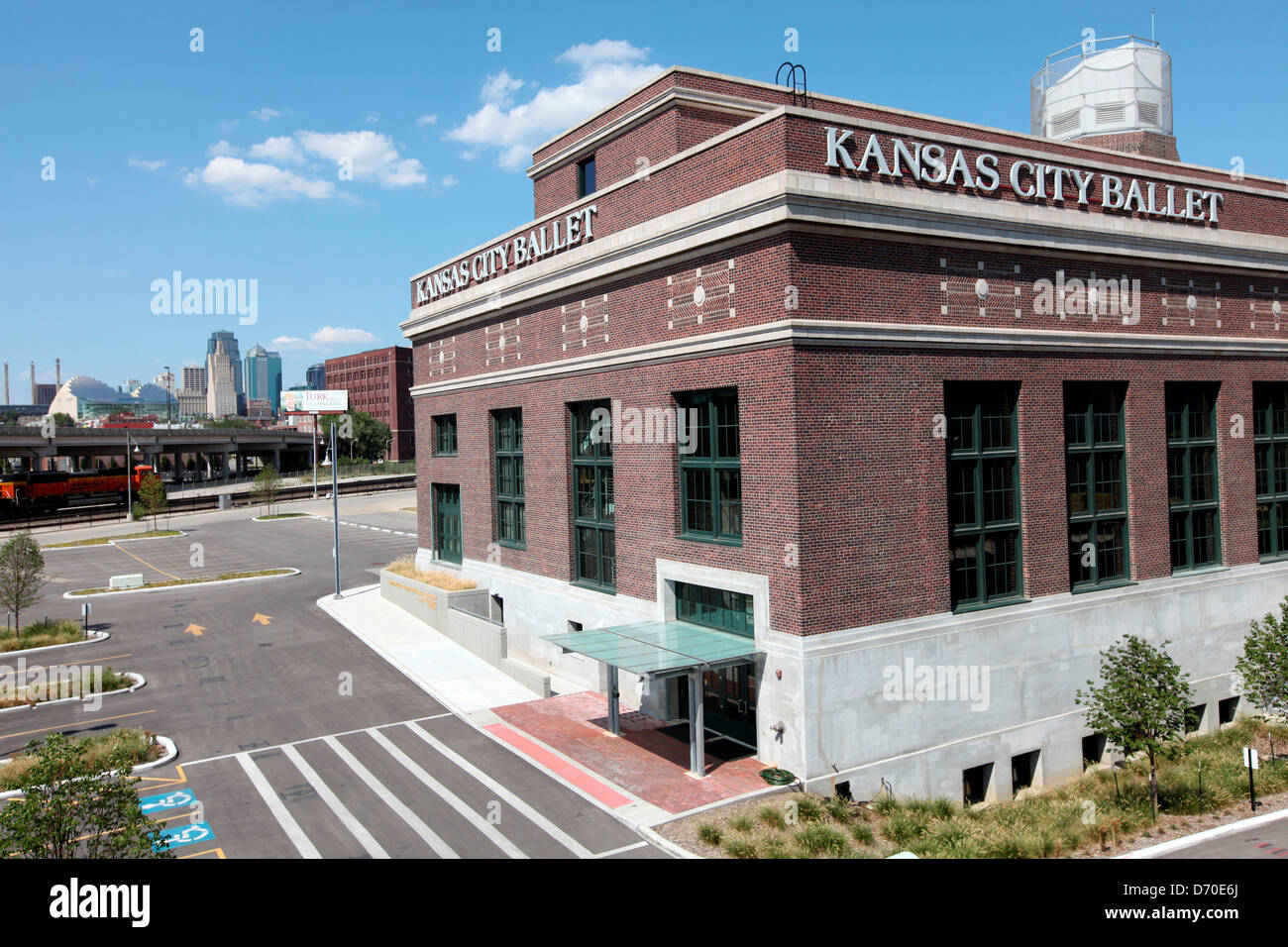 USA, Missouri, Kansas City, Kansas City Ballet building near Union ...