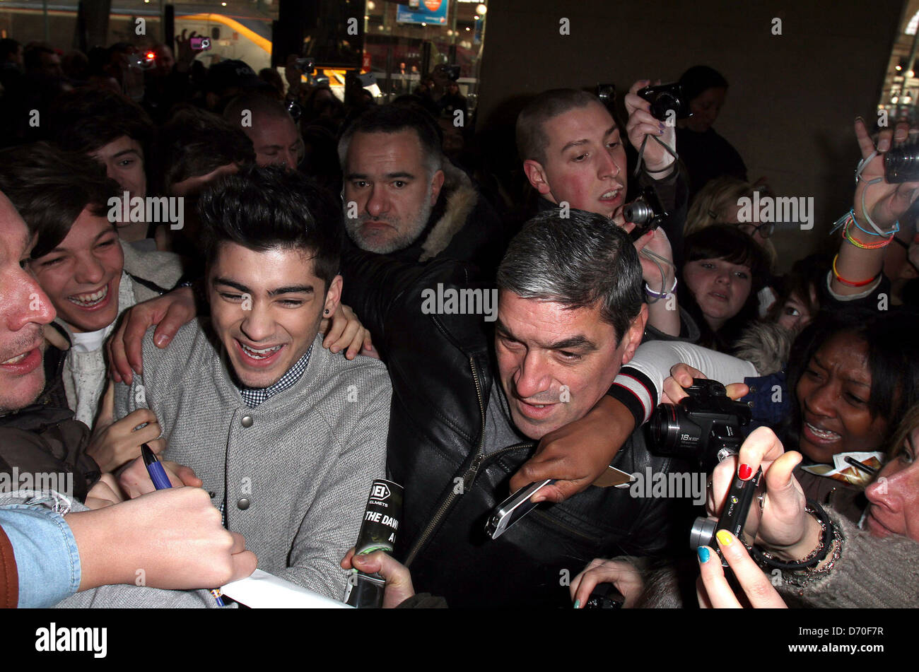 Louis Tomlinson and Zayn Malik , of boy band One Direction mobbed by ...