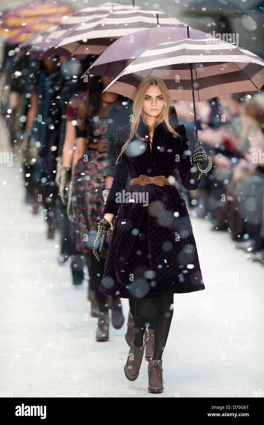 Models London Fashion Week - Autumn/Winter 2012 - Burberry - Catwalk ...
