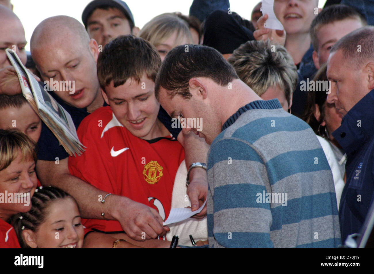 Wayne Rooney Signs for Manchester United 31st Aug 2004 Stock Photo - Alamy