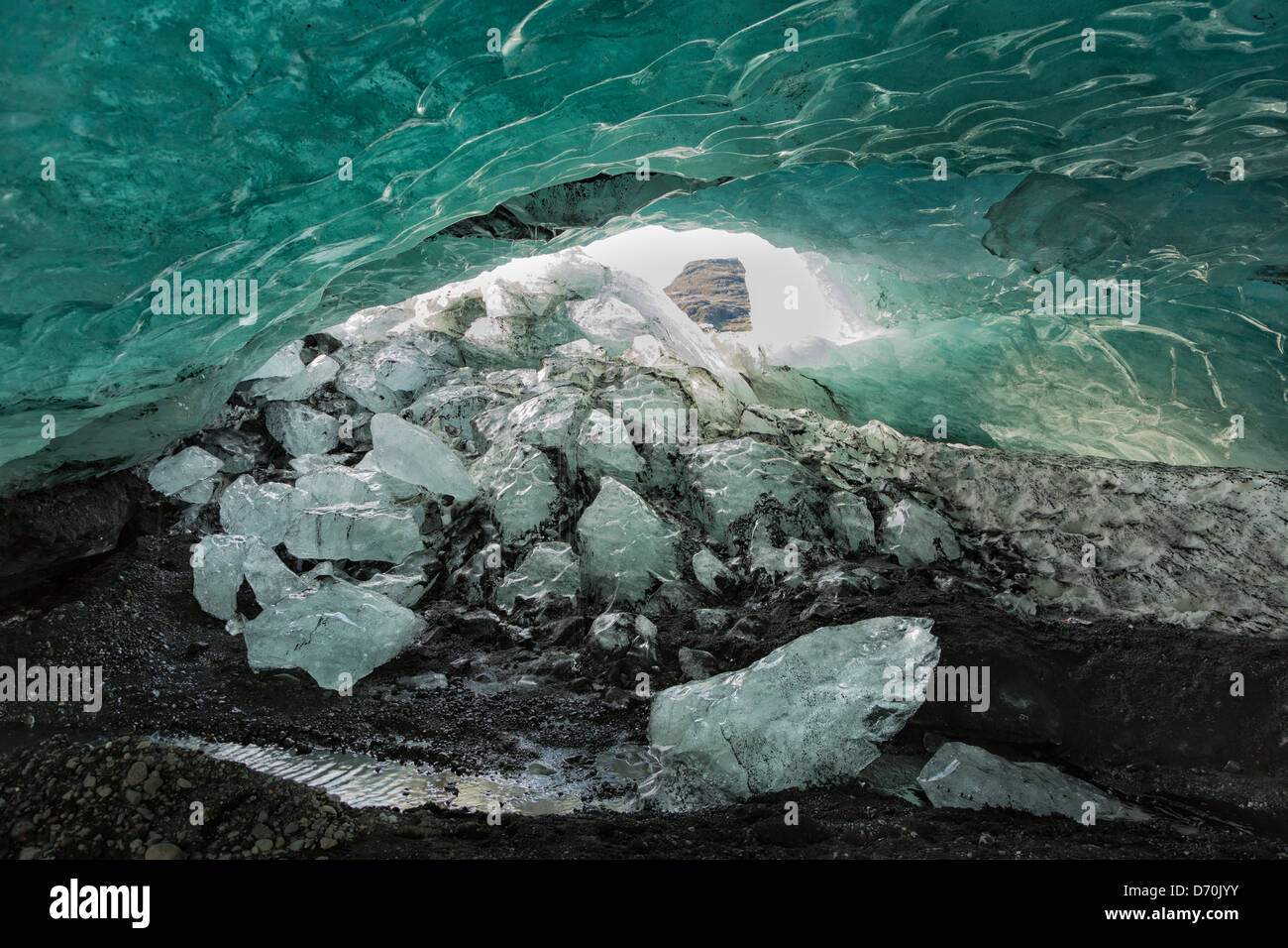 Glacier caves hi-res stock photography and images - Alamy