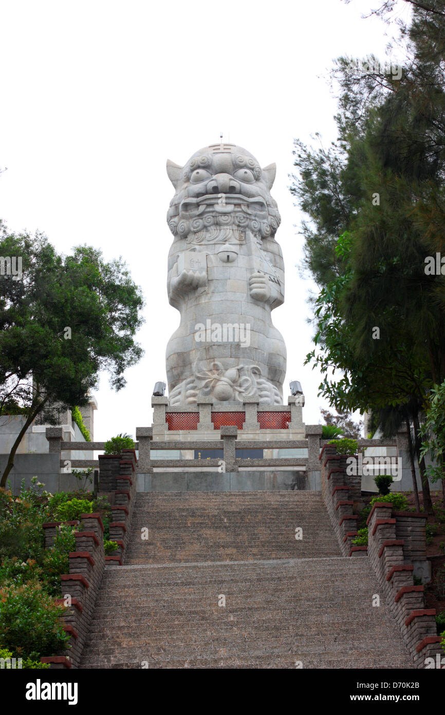 Taiwan, Kinmen County, Large wind lion god statue at ShangYi ...