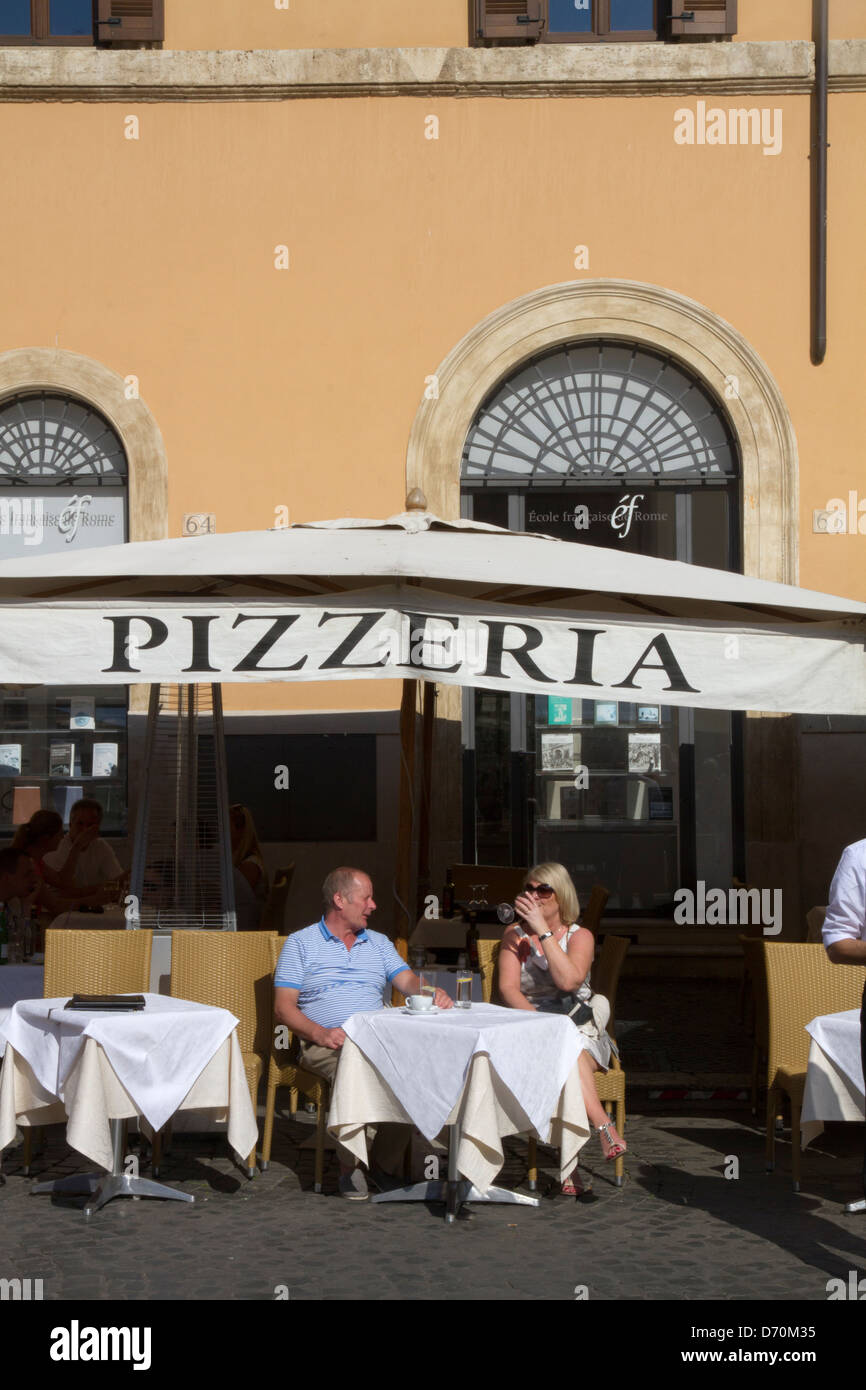 Rome Italy pizzeria people outside Stock Photo - Alamy