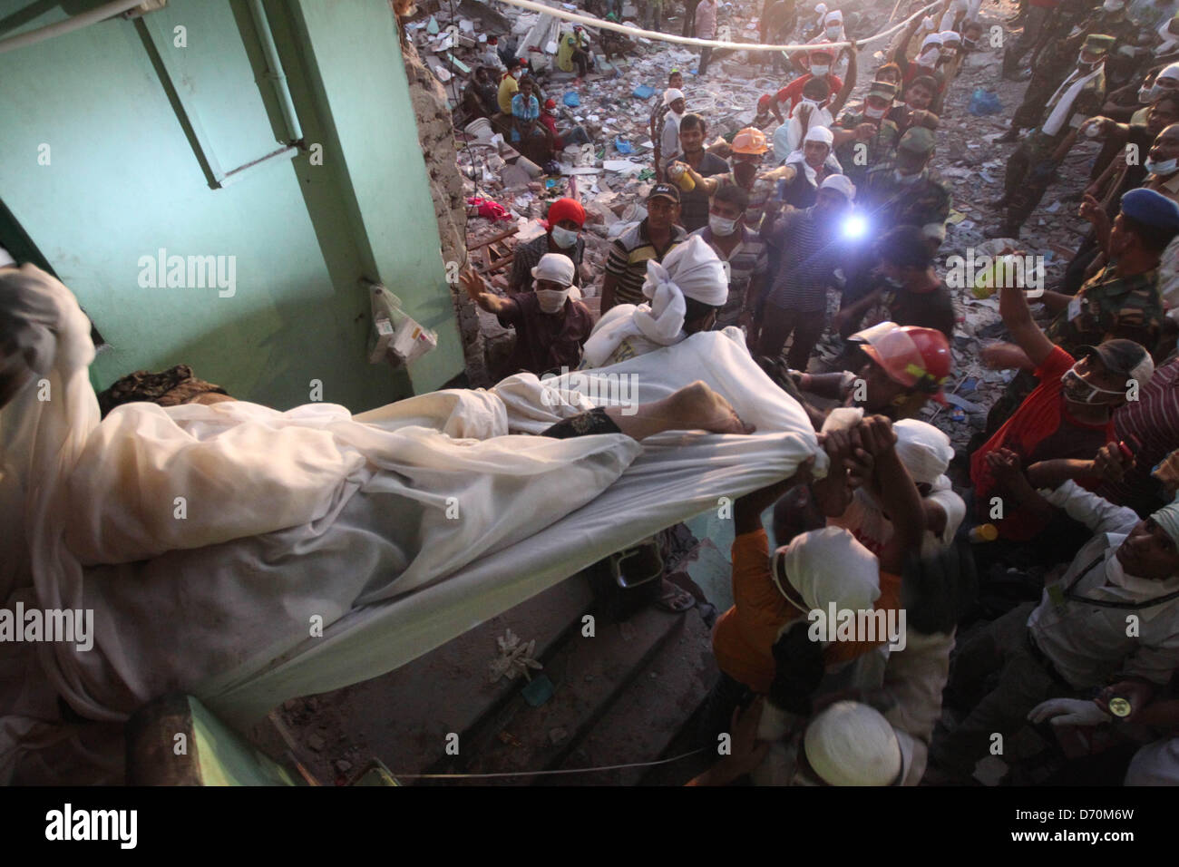 Volunteer worker bangladesh hi-res stock photography and images - Alamy