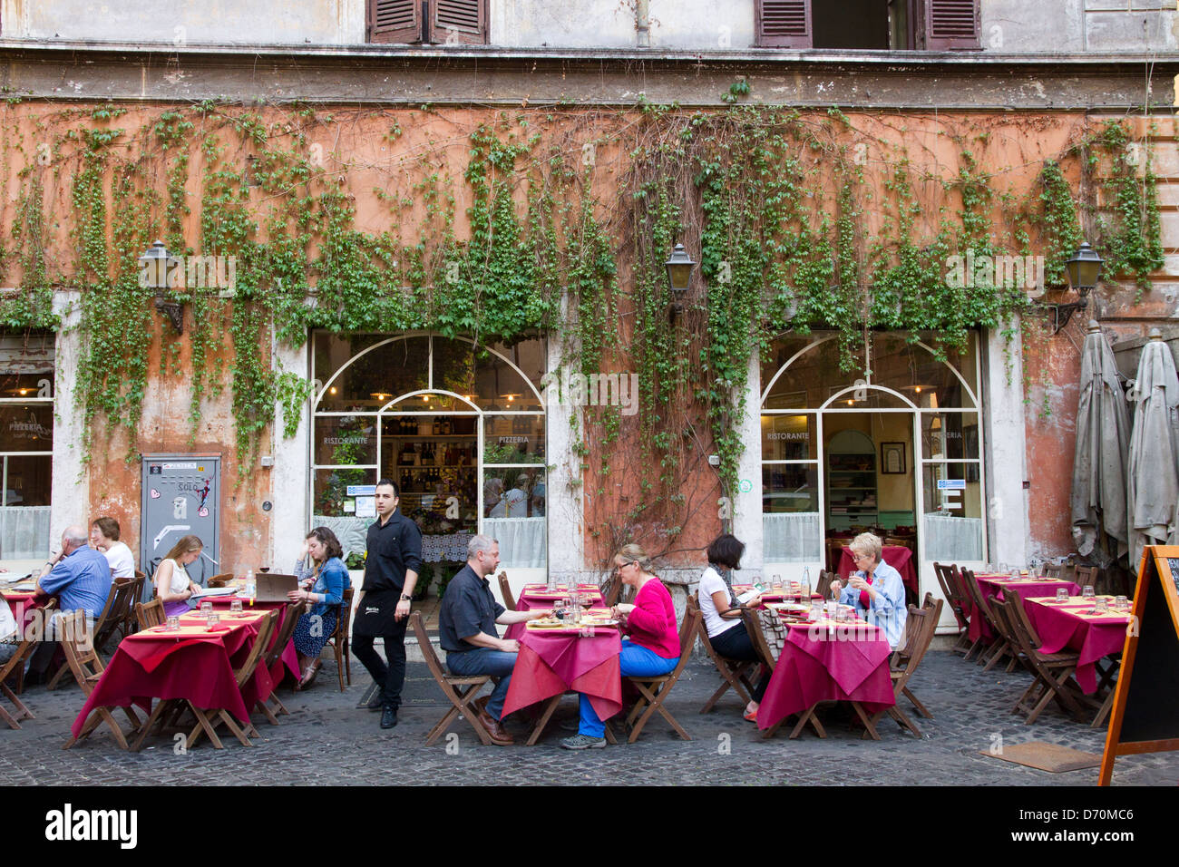 Rome Italy Bar restaurant people outside Stock Photo - Alamy