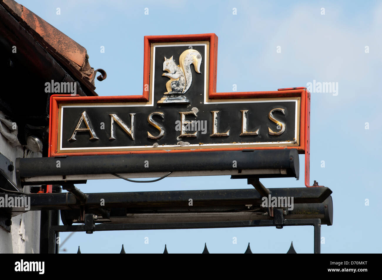 Gate hangs well hi-res stock photography and images - Alamy