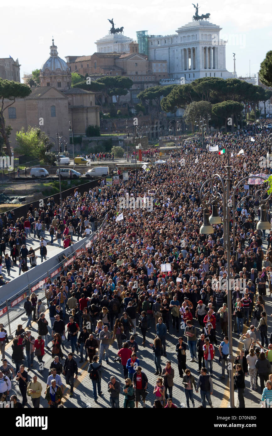 crowd supporters Movimento 5 stelle pacific protesting in Rome Italy ...