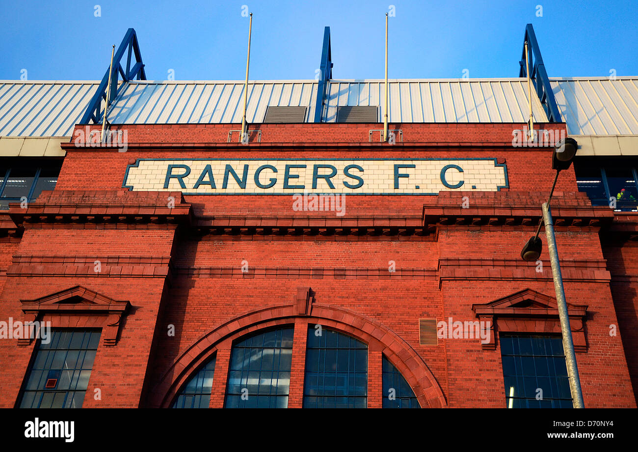 Go into administration hi-res stock photography and images - Alamy