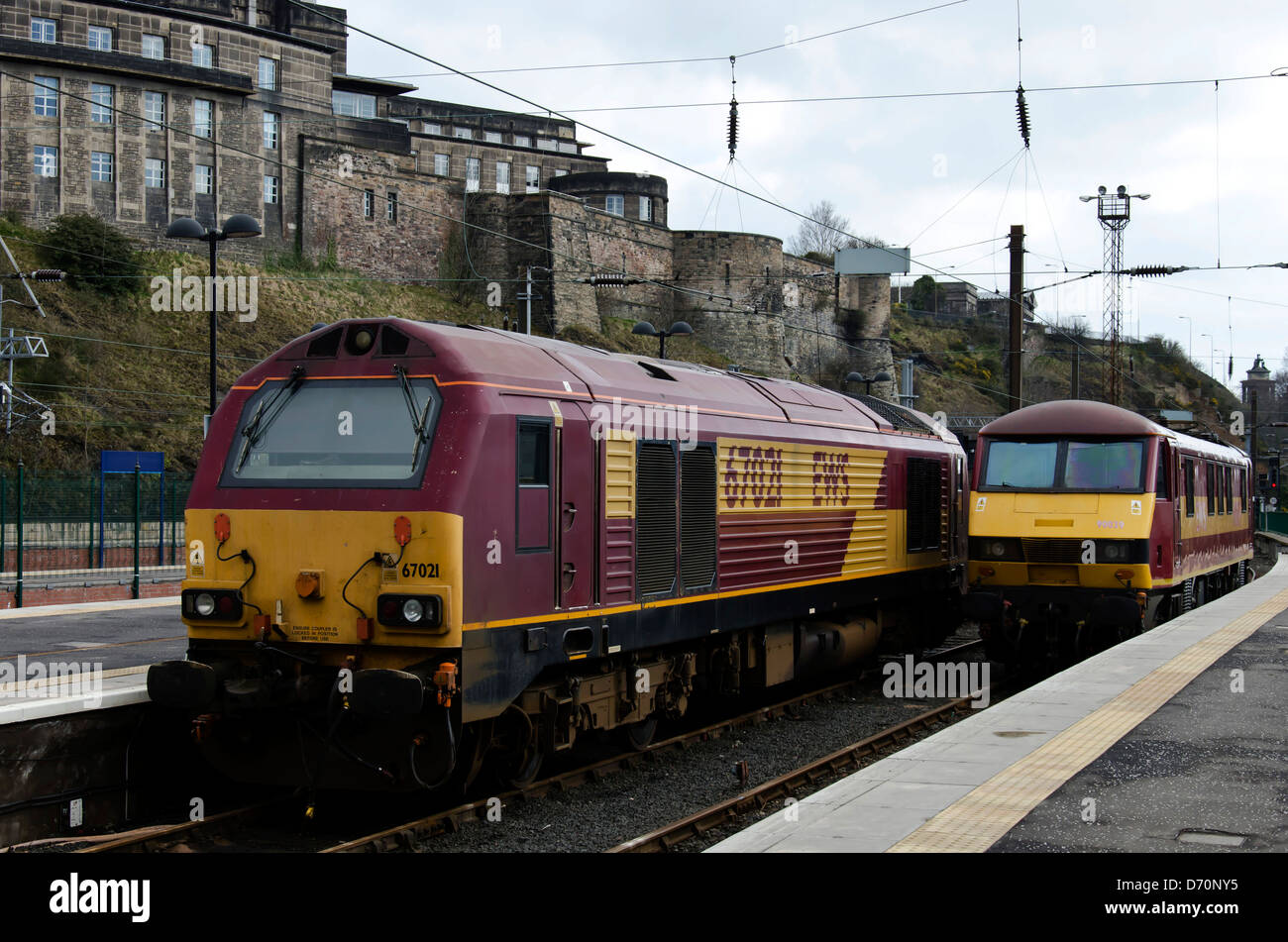 Class 67 diesel (67021) and class 90 electric (90039) locomotives in ...