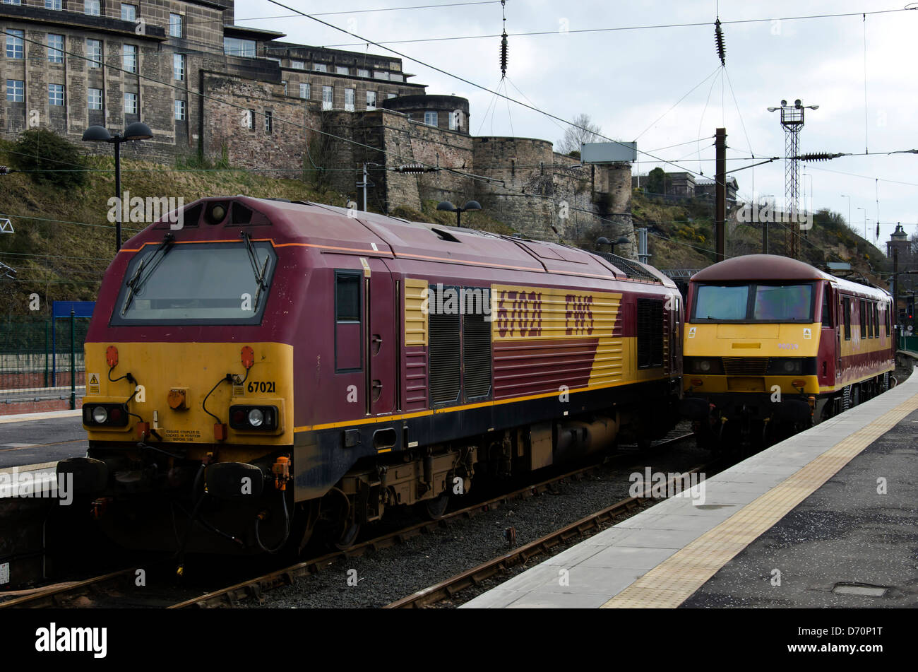 Class 67 diesel (67021) and class 90 electric (90039) locomotives in ...