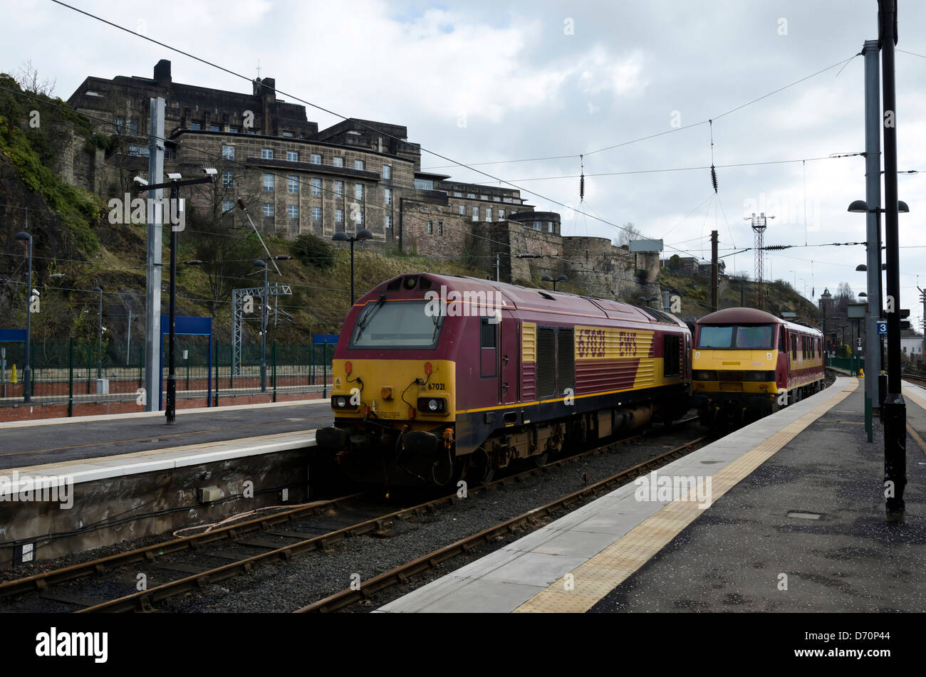 Class 67 diesel (67021) and class 90 electric (90039) locomotives in ...