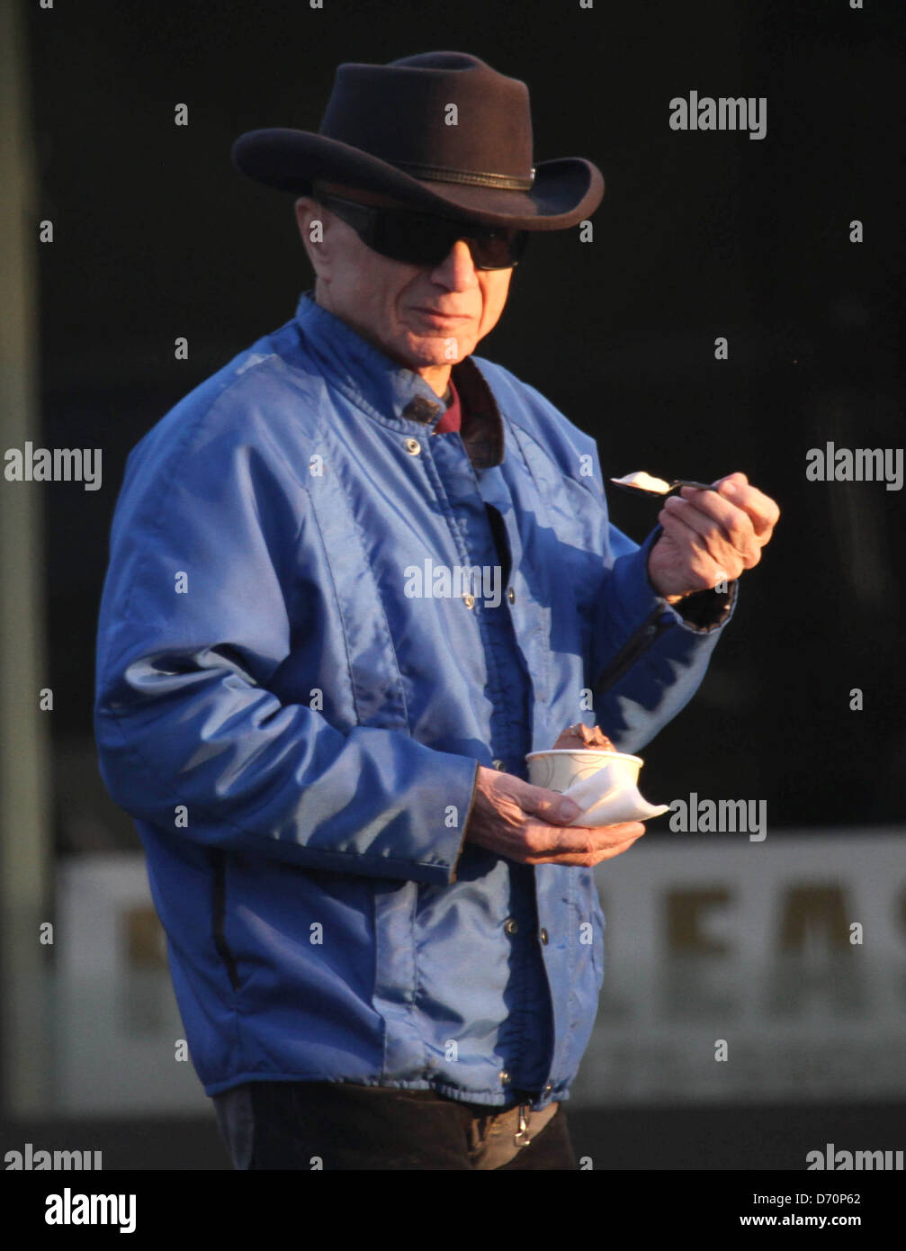 Robert Blake enjoys some ice cream whilst taking a stroll in Beverly ...