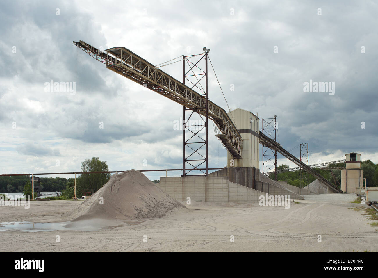 Sand stockpile hi-res stock photography and images - Alamy