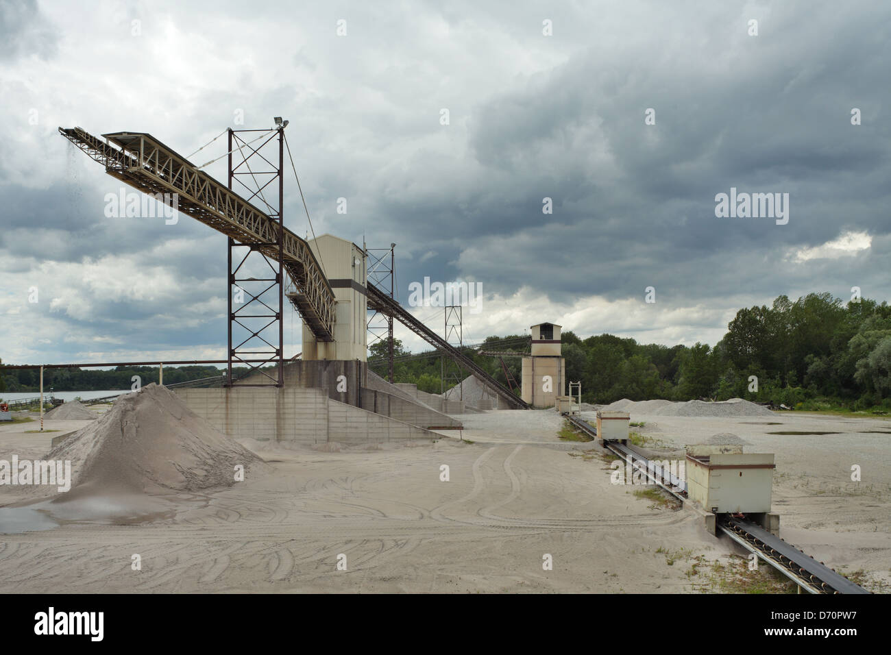 Sand stockpile hi-res stock photography and images - Alamy