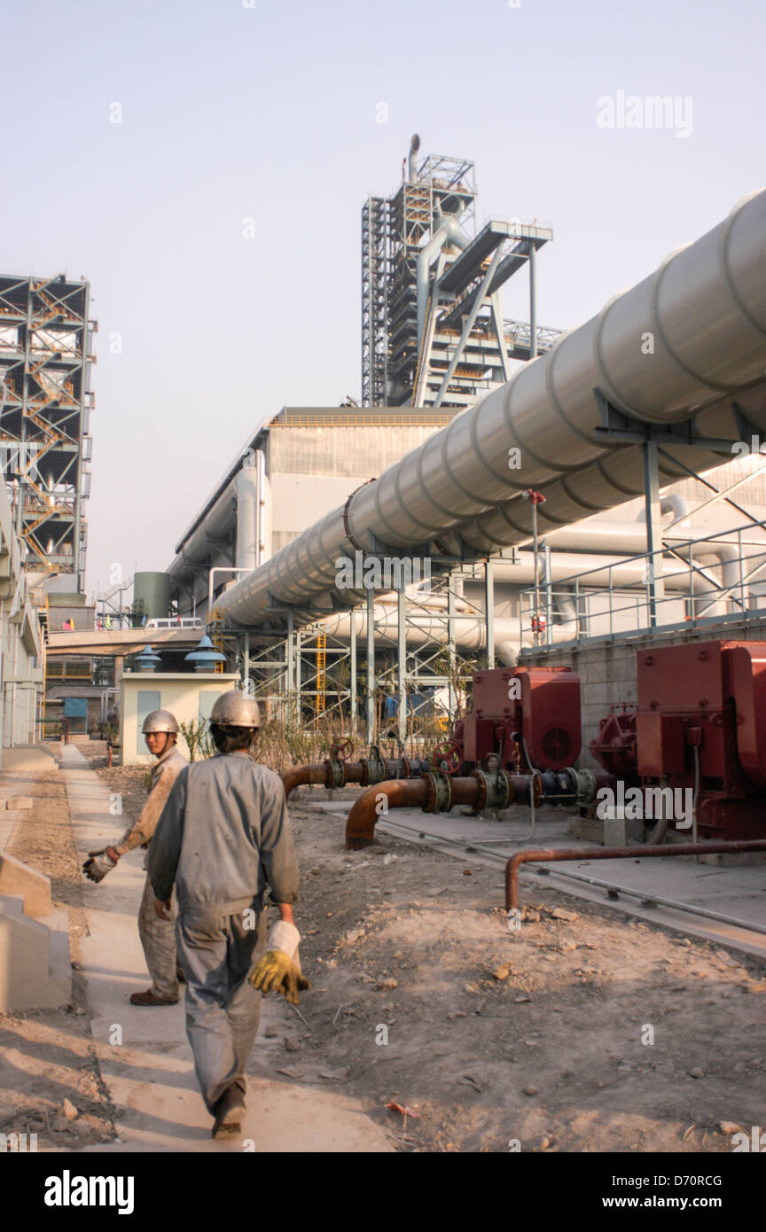 Workers at the Baosteel steelworks outside Shanghai, China, Tuesday 27 ...