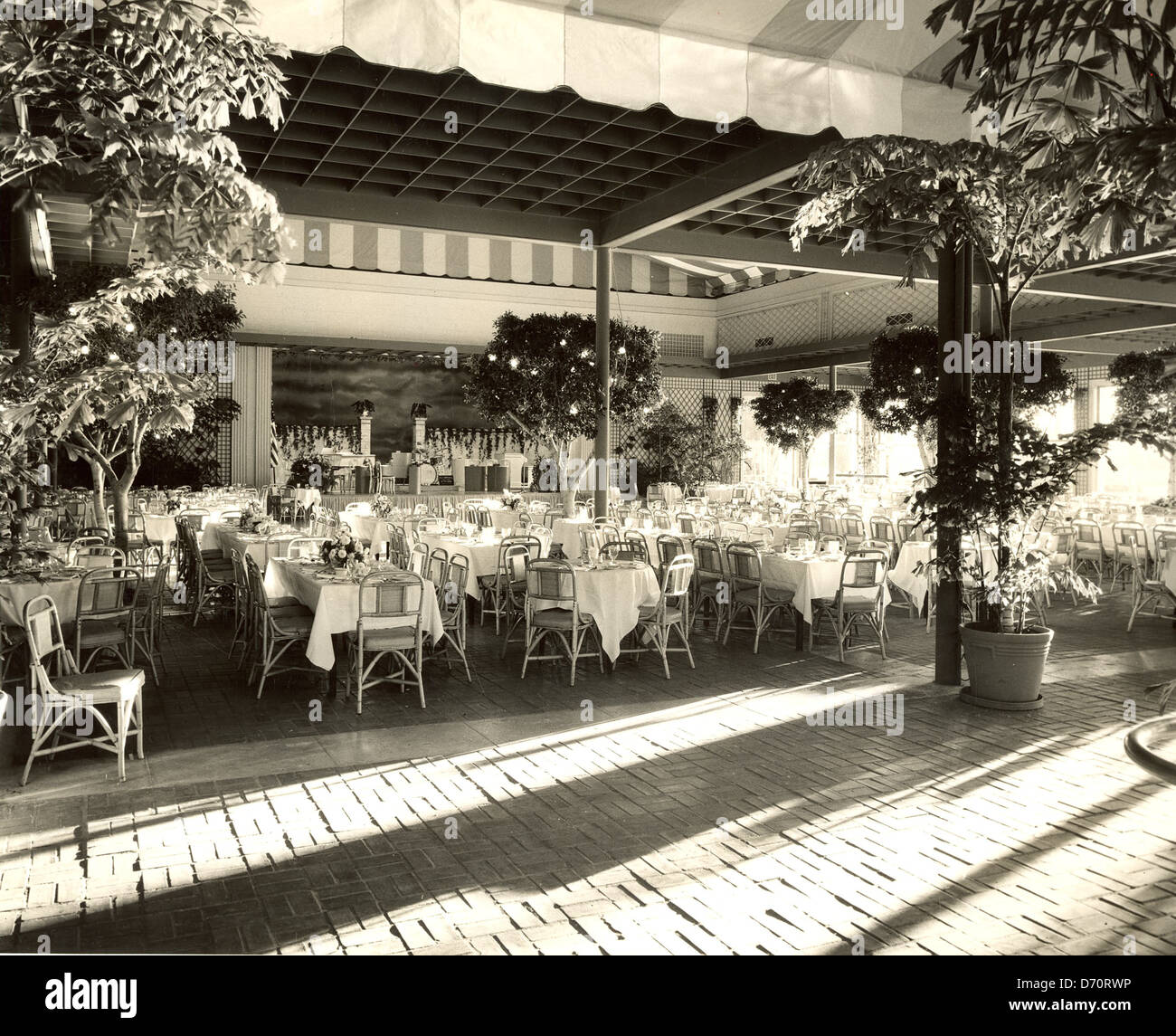 Dining Room, Everglades Club, Palm Beach, ca 1940 Stock Photo - Alamy