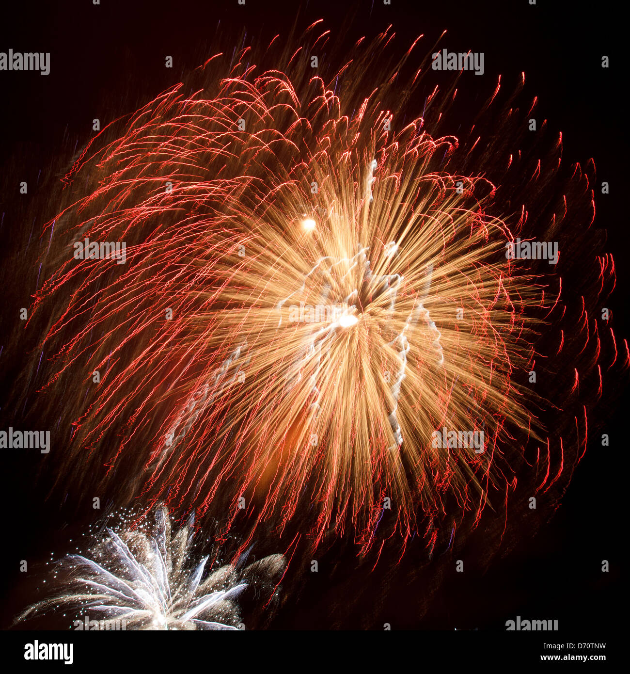 Red ball fireworks hi-res stock photography and images - Alamy