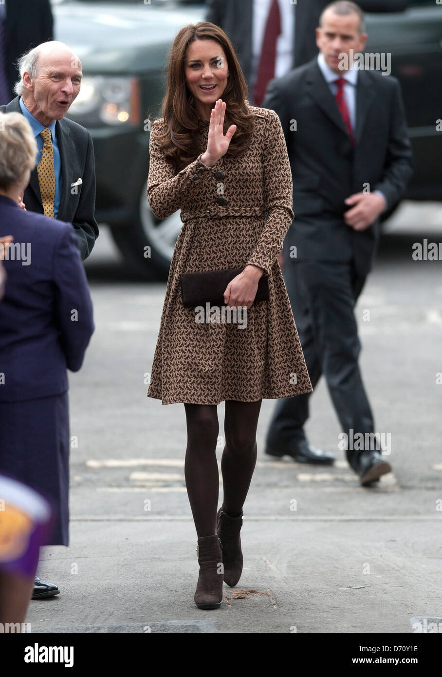Catherine, Duchess of Cambridge aka Kate Middleton arriving at Oxford ...