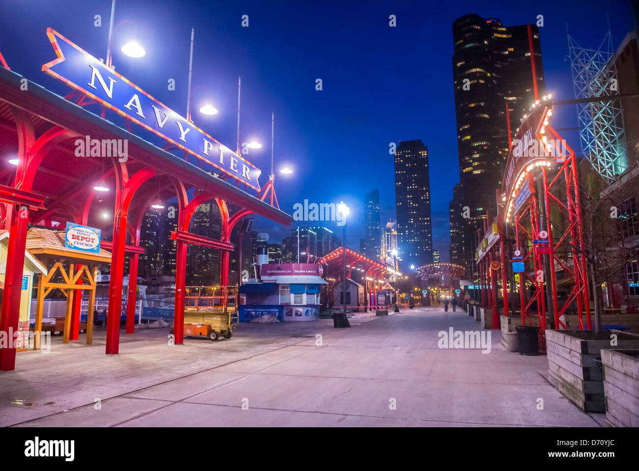 Chicago city navy pier location hi-res stock photography and images - Alamy