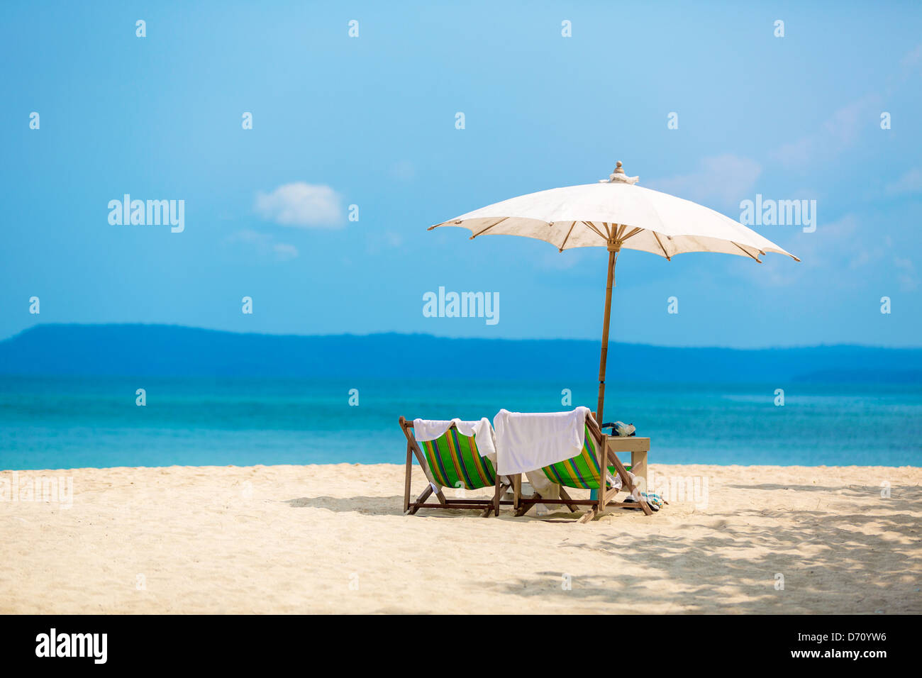 Tropical beach umbrella hi-res stock photography and images - Alamy