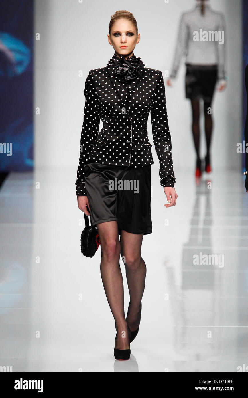 Model Milan Fashion Week Autumn/Winter 2012 - Rocco Barocco - Catwalk ...