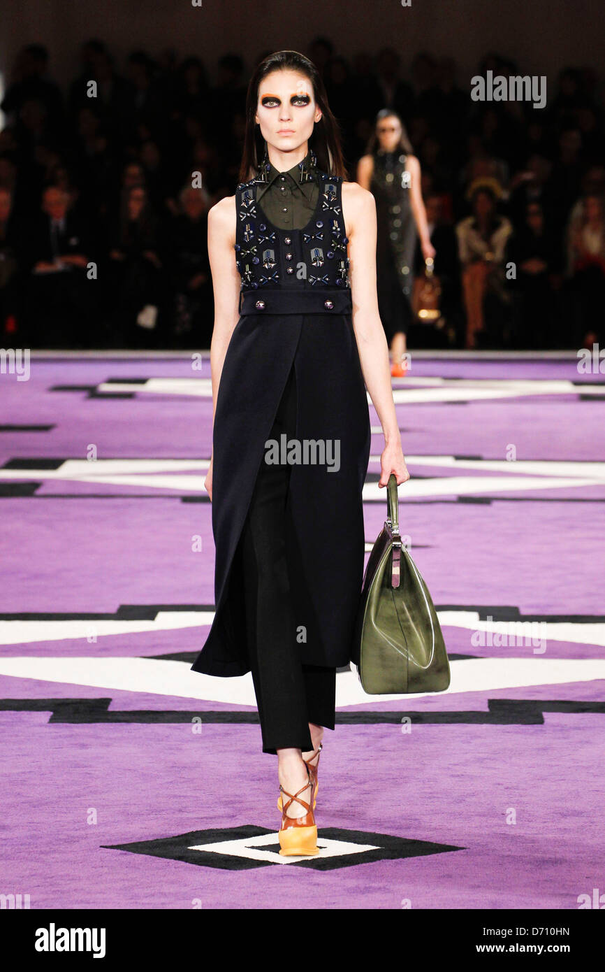 Model Milan Fashion Week Autumn/Winter 2012 - Prada - Catwalk Milan ...
