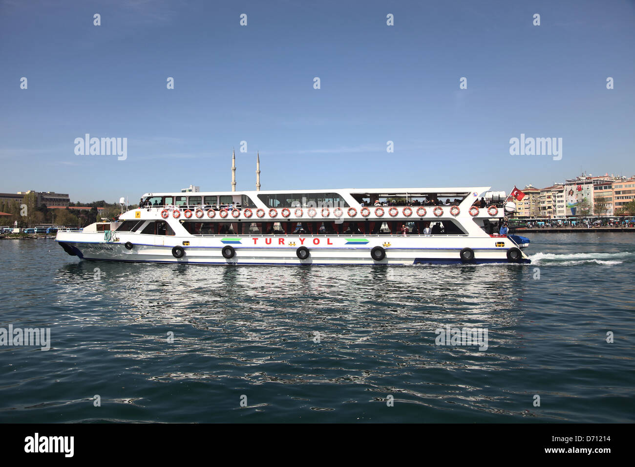 River ferries crossing from the Asian side to the Istanbul, Turkey ...