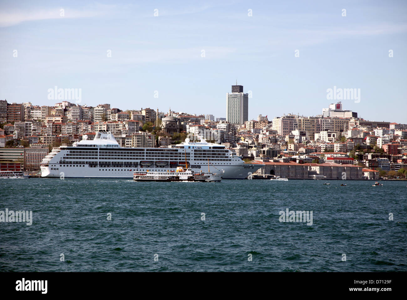 Istanbul turkey river hi-res stock photography and images - Alamy