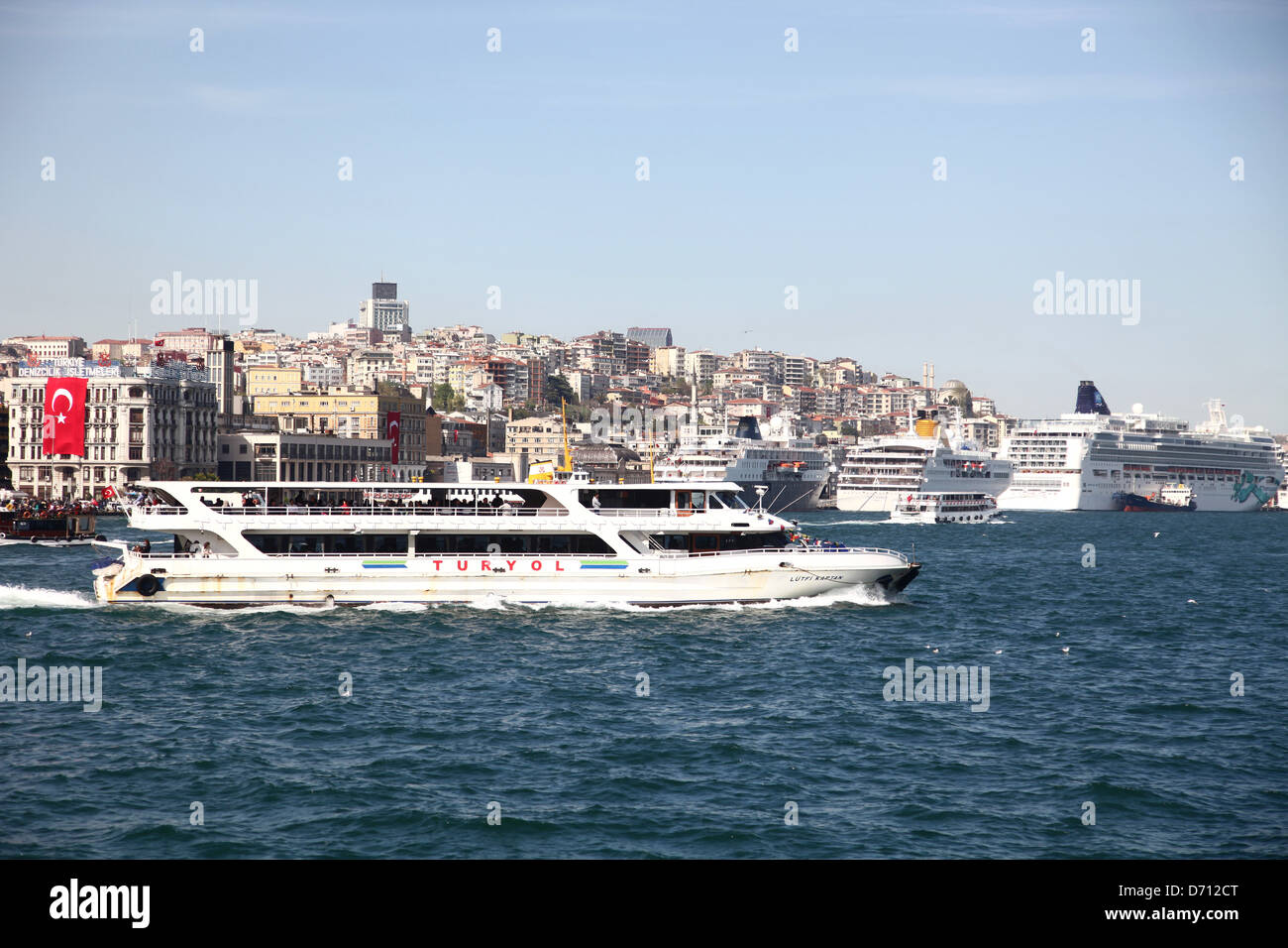 River ferries crossing from the Asian side to the Istanbul, Turkey ...