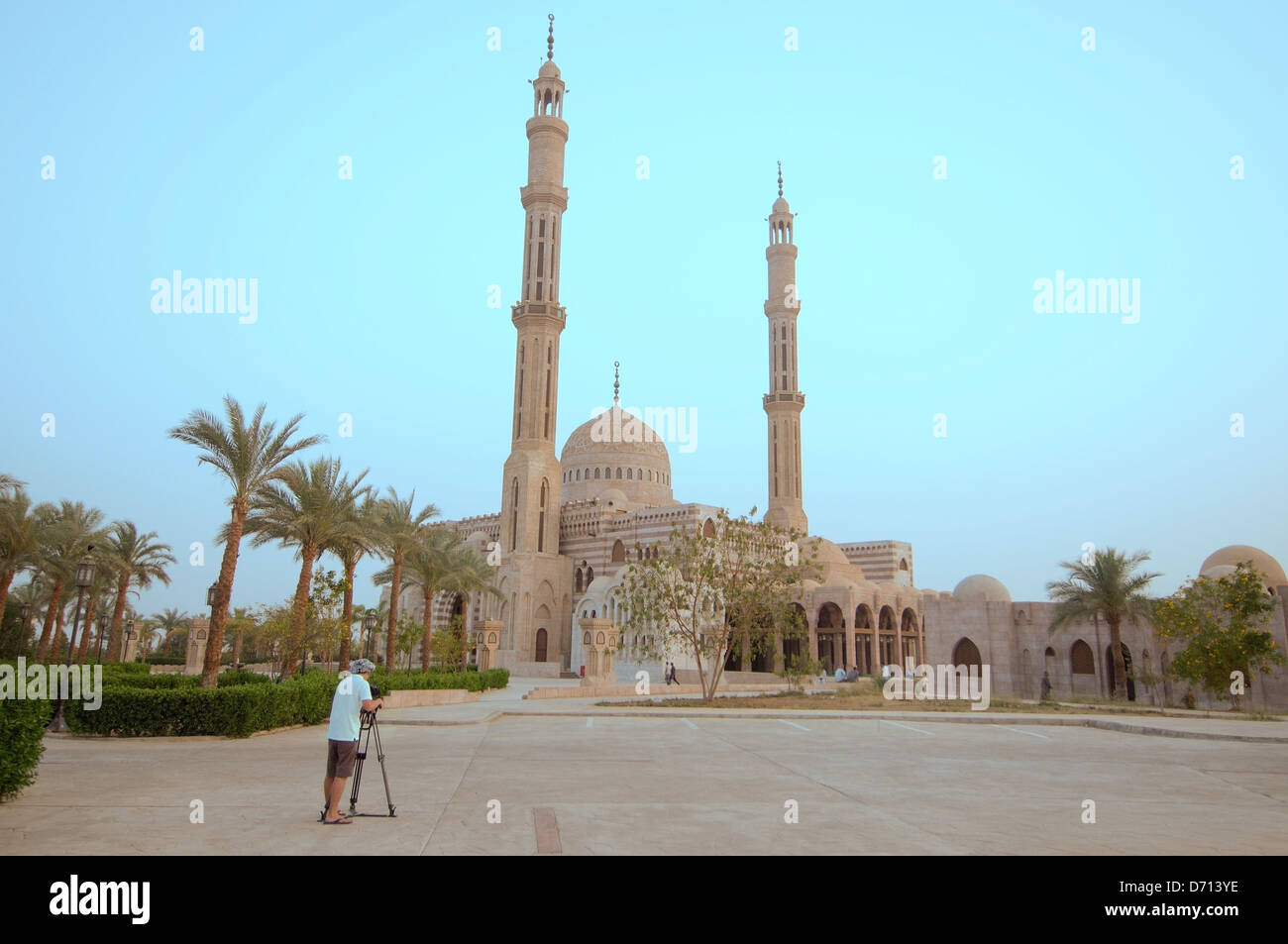 Al mostafa hi-res stock photography and images - Alamy