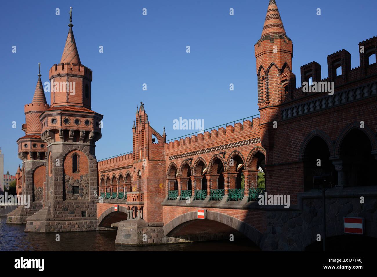 Ubahnbruecke hi-res stock photography and images - Alamy
