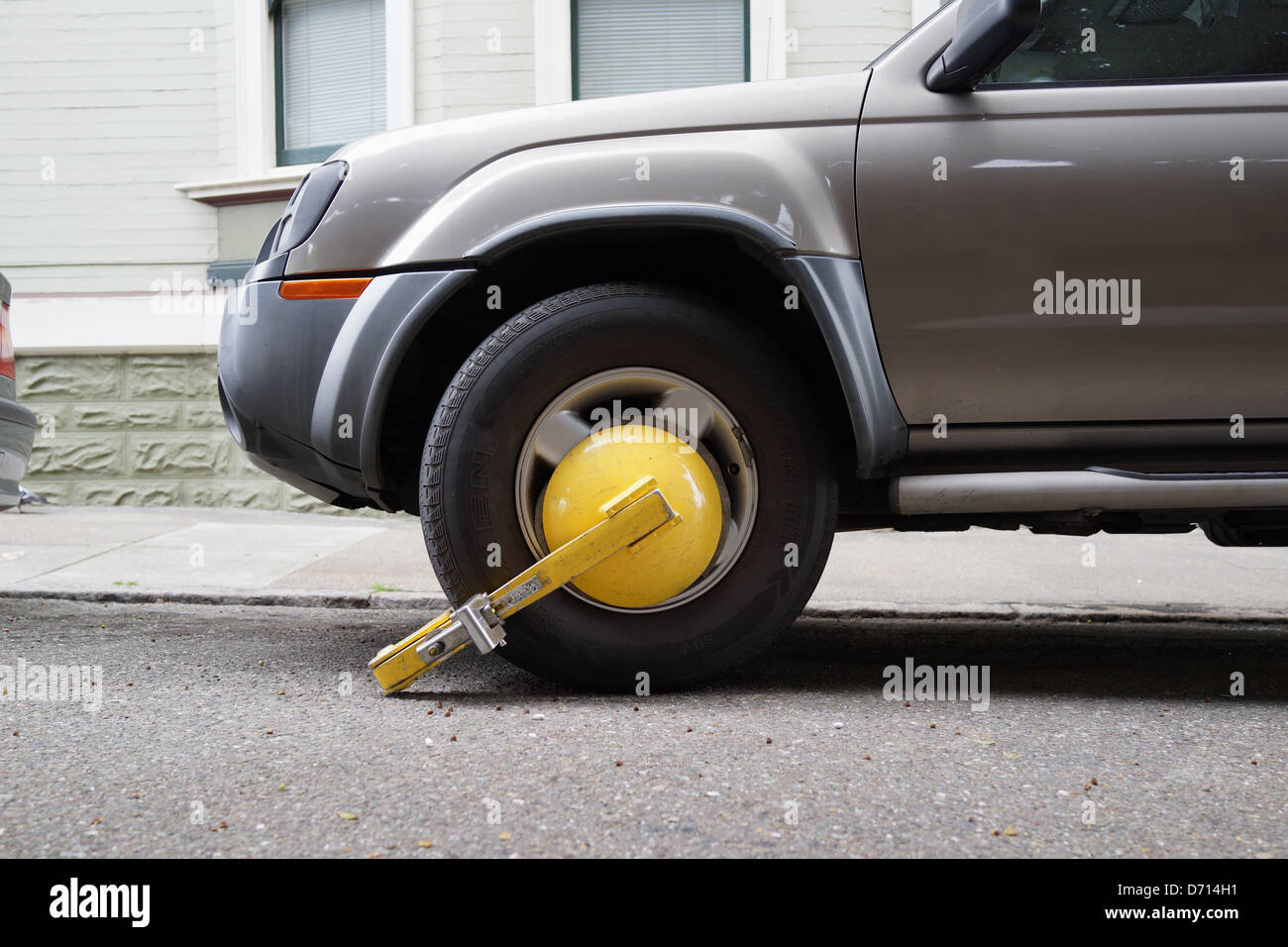 Boot wheel clamp hi-res stock photography and images - Alamy