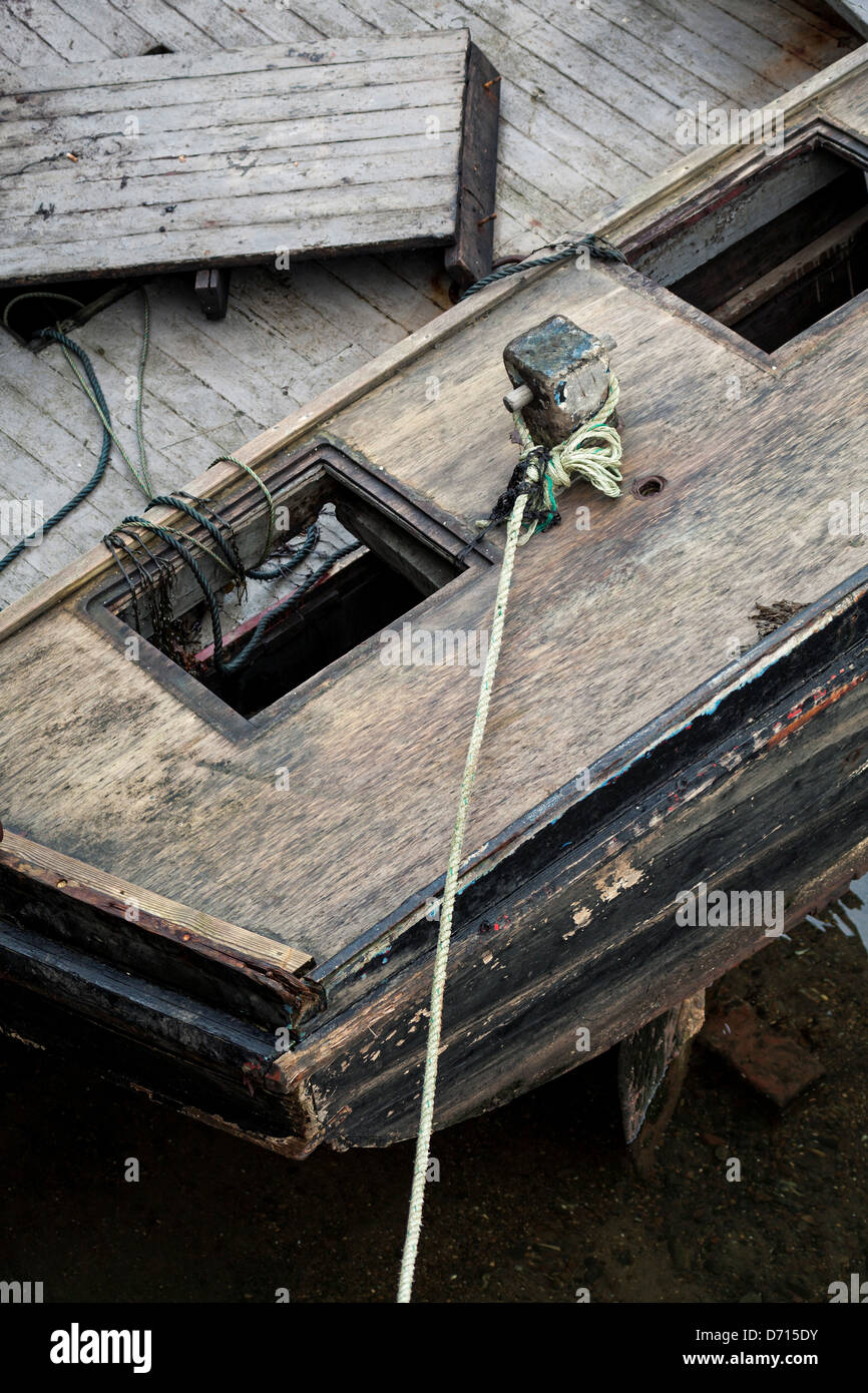 Stern line hi-res stock photography and images - Alamy