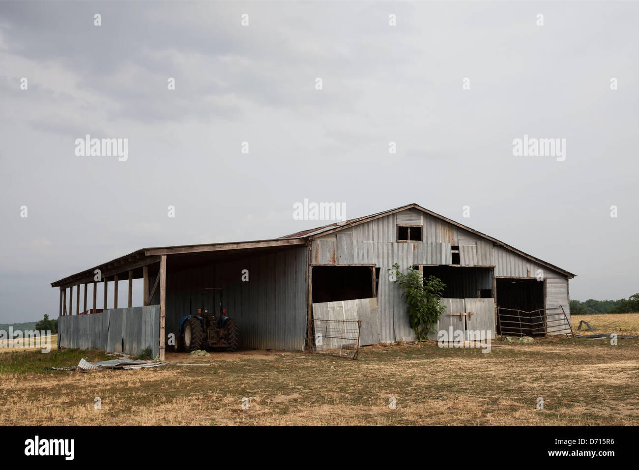 Old cattle barn hi-res stock photography and images - Alamy