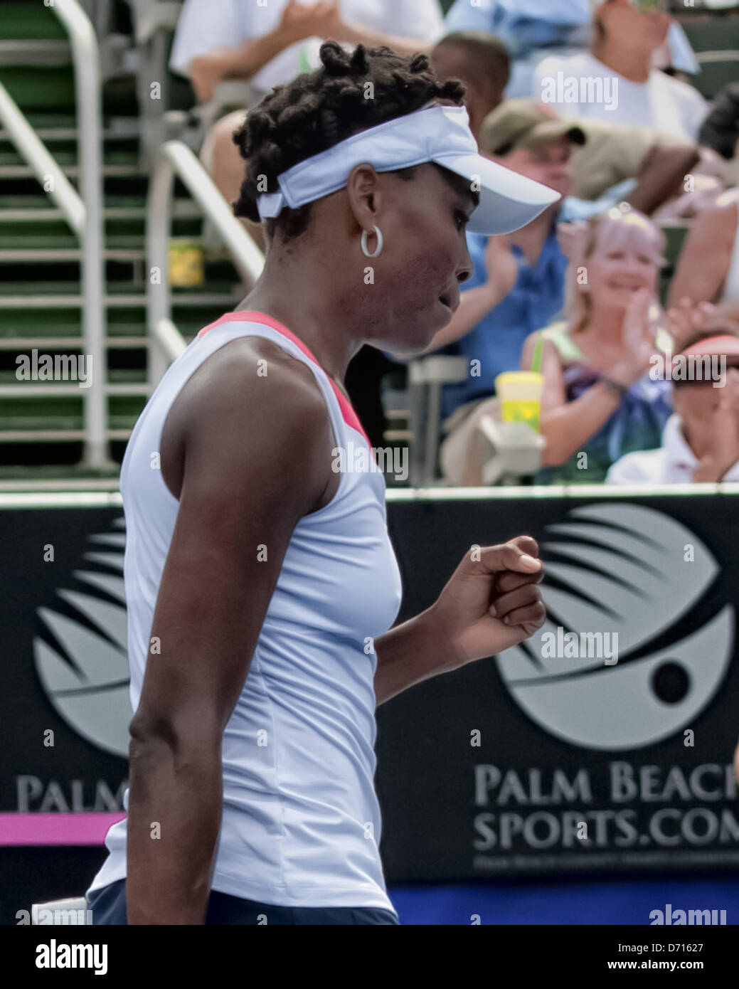 Making s fist hi-res stock photography and images - Alamy