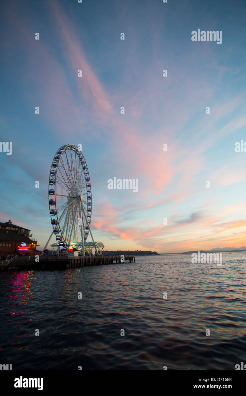 View At Sunset From Seattle Waterfront Park Of The Great Wheel (Ferris ...