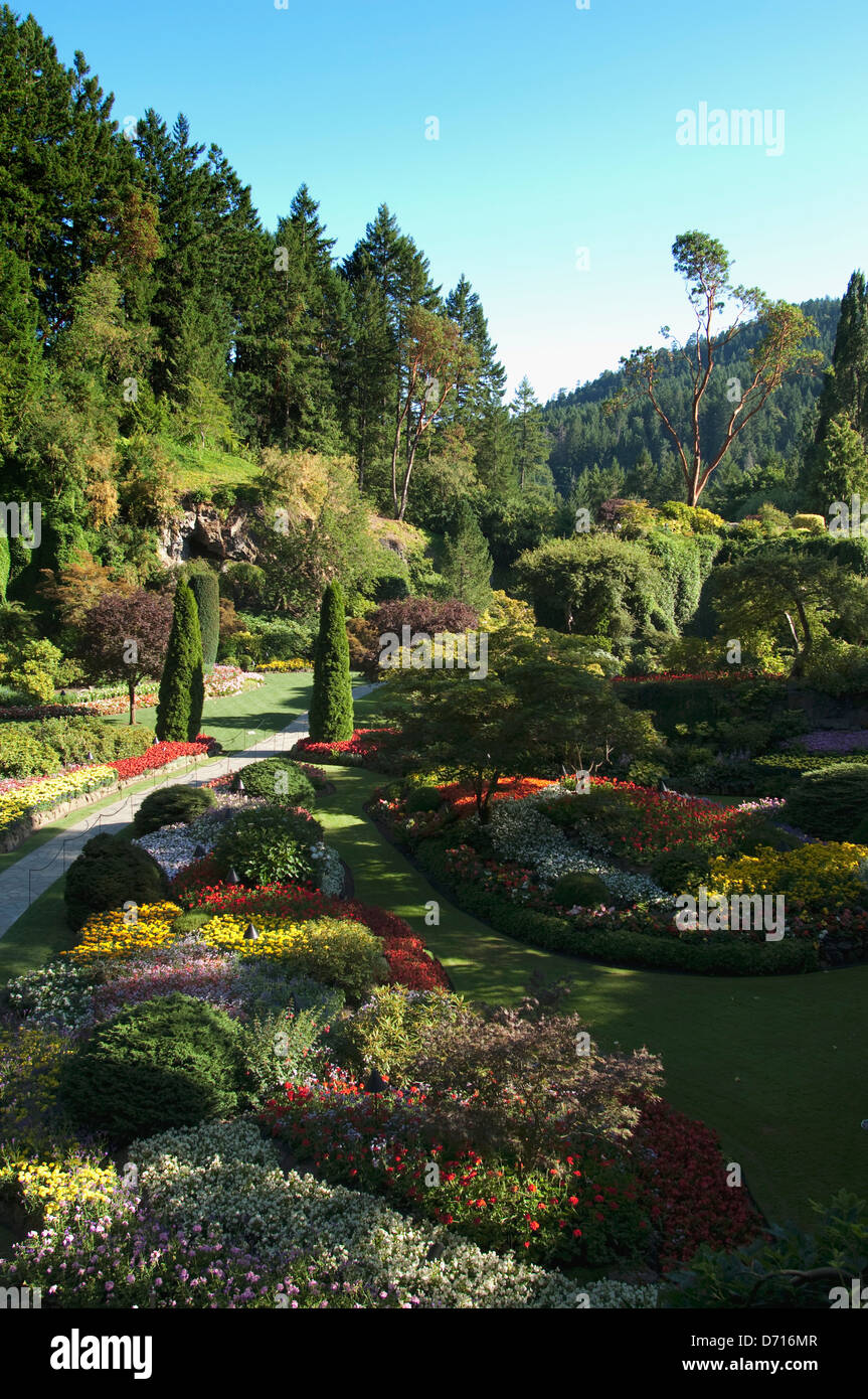 Pathway sunken garden butchart hi-res stock photography and images - Alamy
