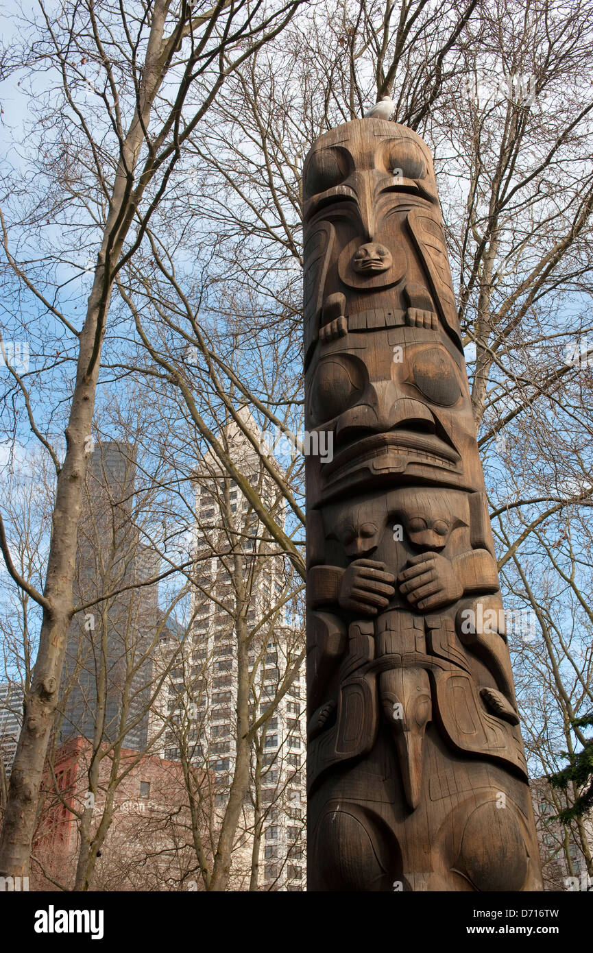 Usa seattle totem pole hi-res stock photography and images - Alamy