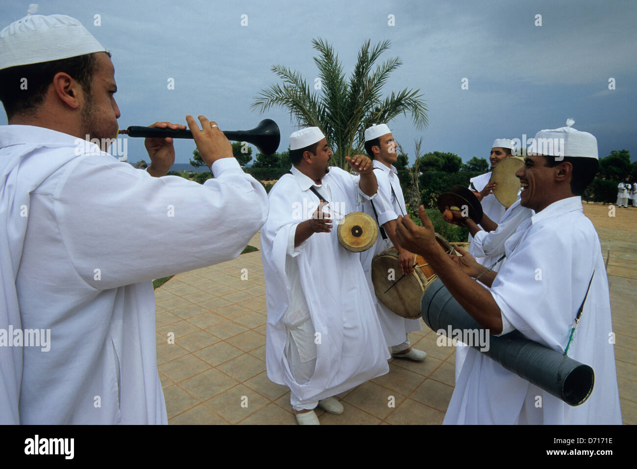African men playing drums hi-res stock photography and images - Alamy