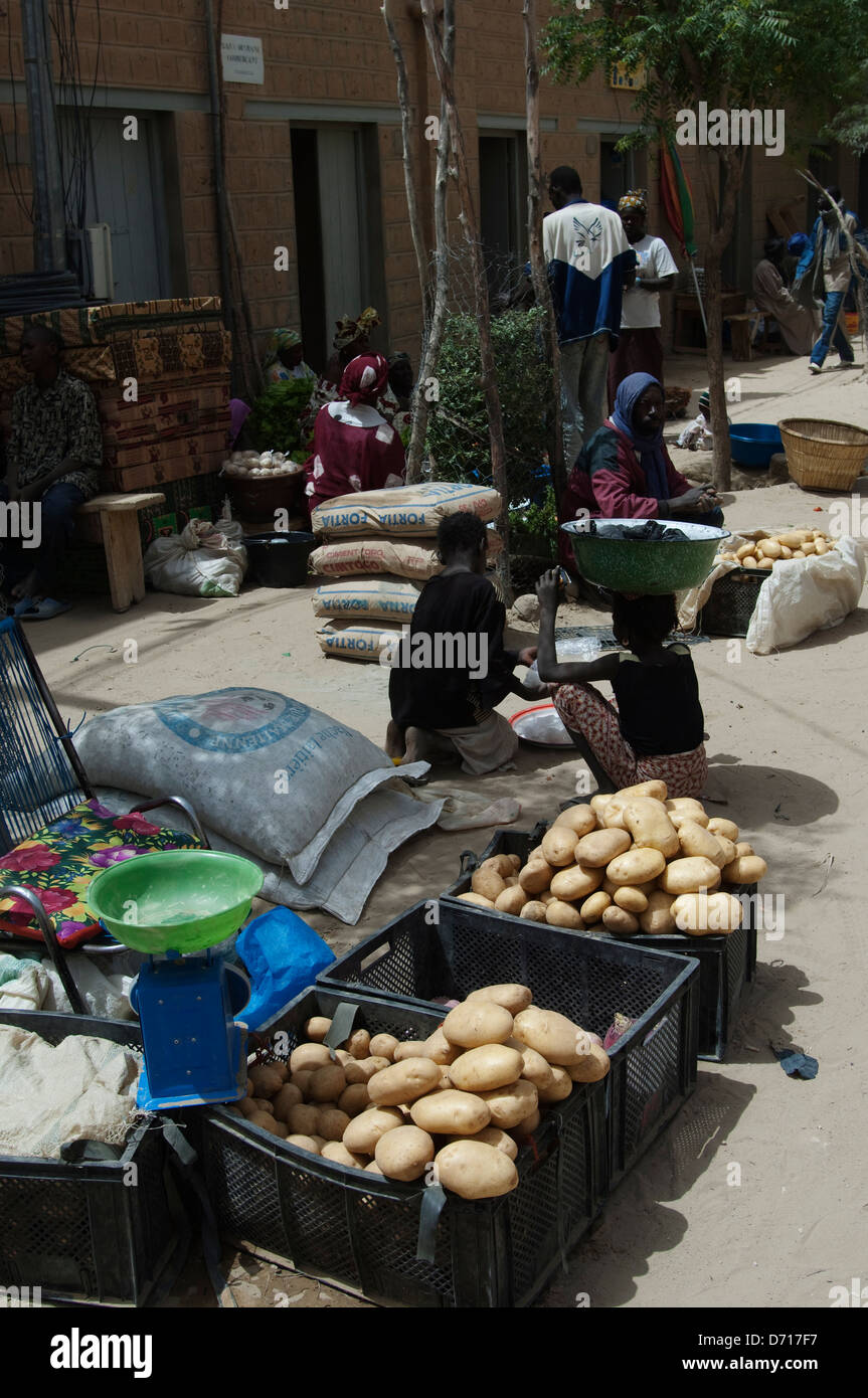 Mali, Timbuktu, City On The Edge Of The Sahara Desert, Street Market ...