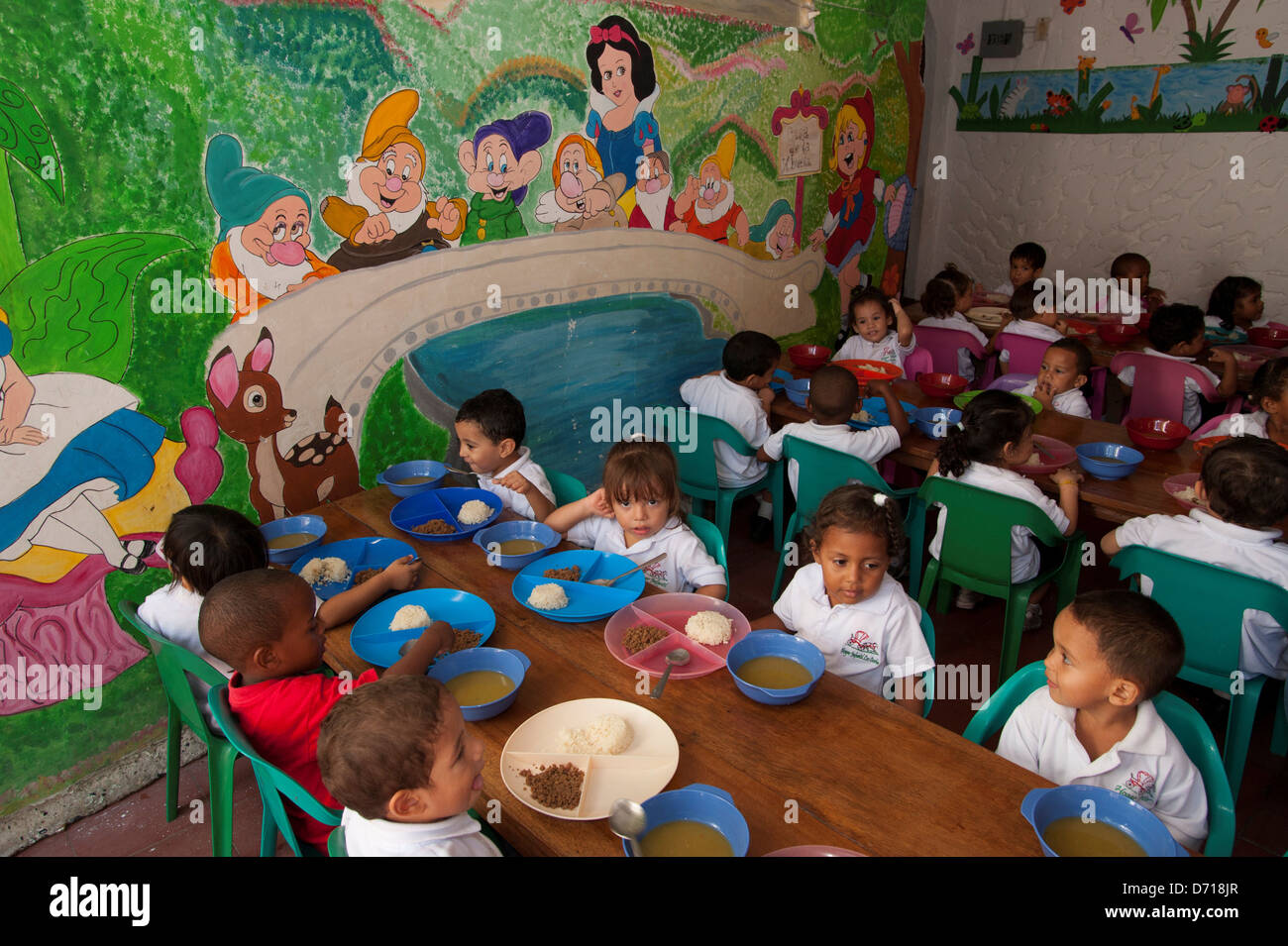 Lunch For Children In Preschool/ Kindergarten In Getsemani Area Of ...