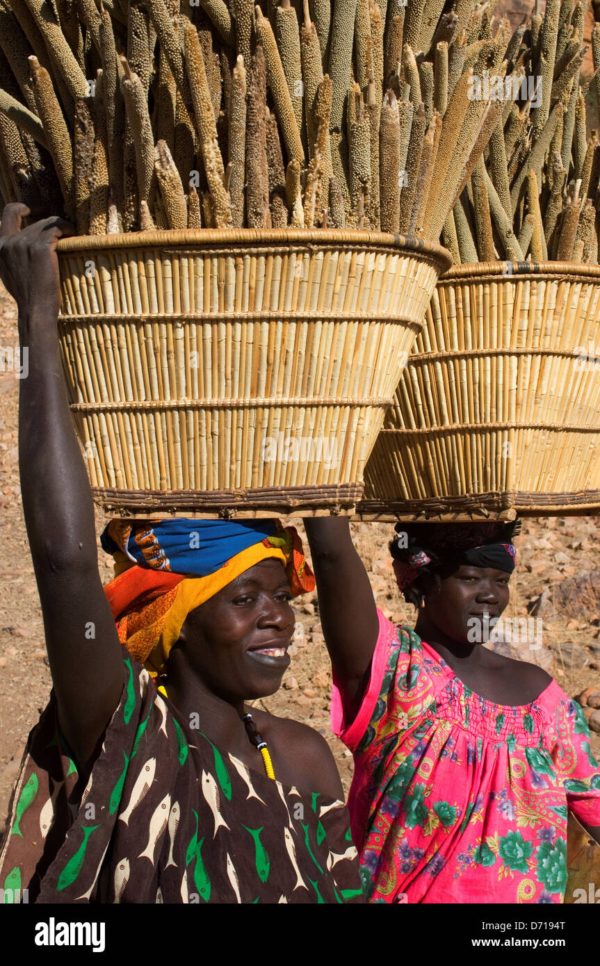 Mali, Near Bandiagara, Dogon Country, Songho Dogon Village, Women ...