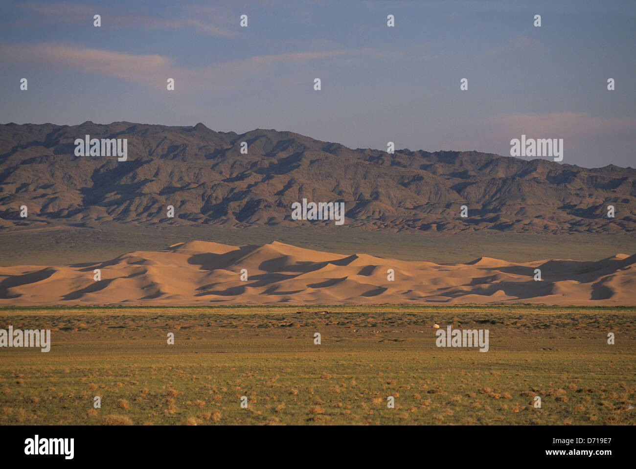 Mongolia, Near Dalanzadgad, Gobi Desert At Khongoryn Els (Sand Dunes ...