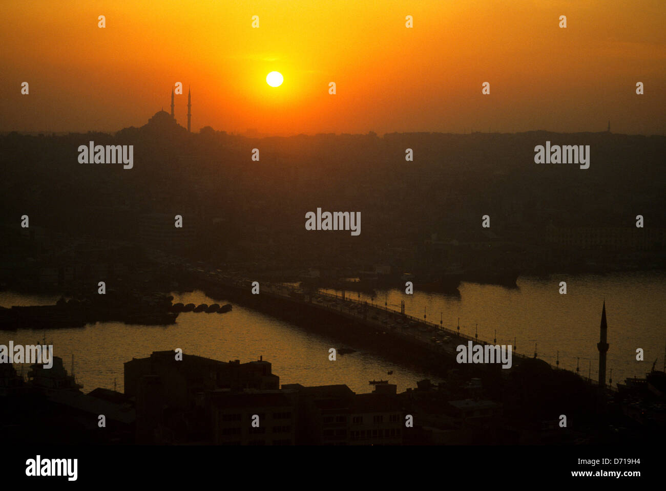 Turkey, Istanbul, Golden Horn, Galata Bridge At Sunset Stock Photo - Alamy