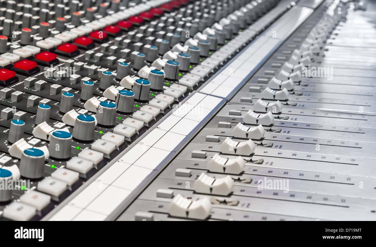 Audio console hi-res stock photography and images - Alamy