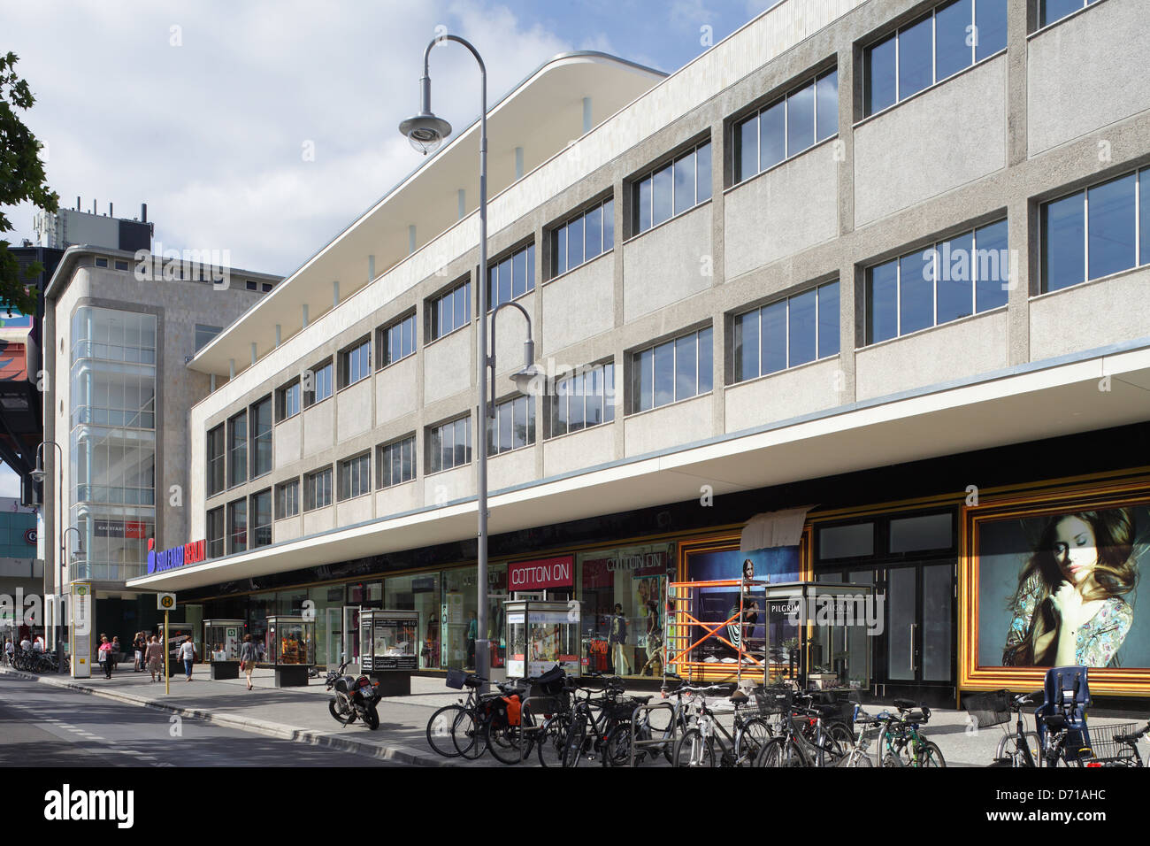 Boulevard berlin mall hi-res stock photography and images - Alamy