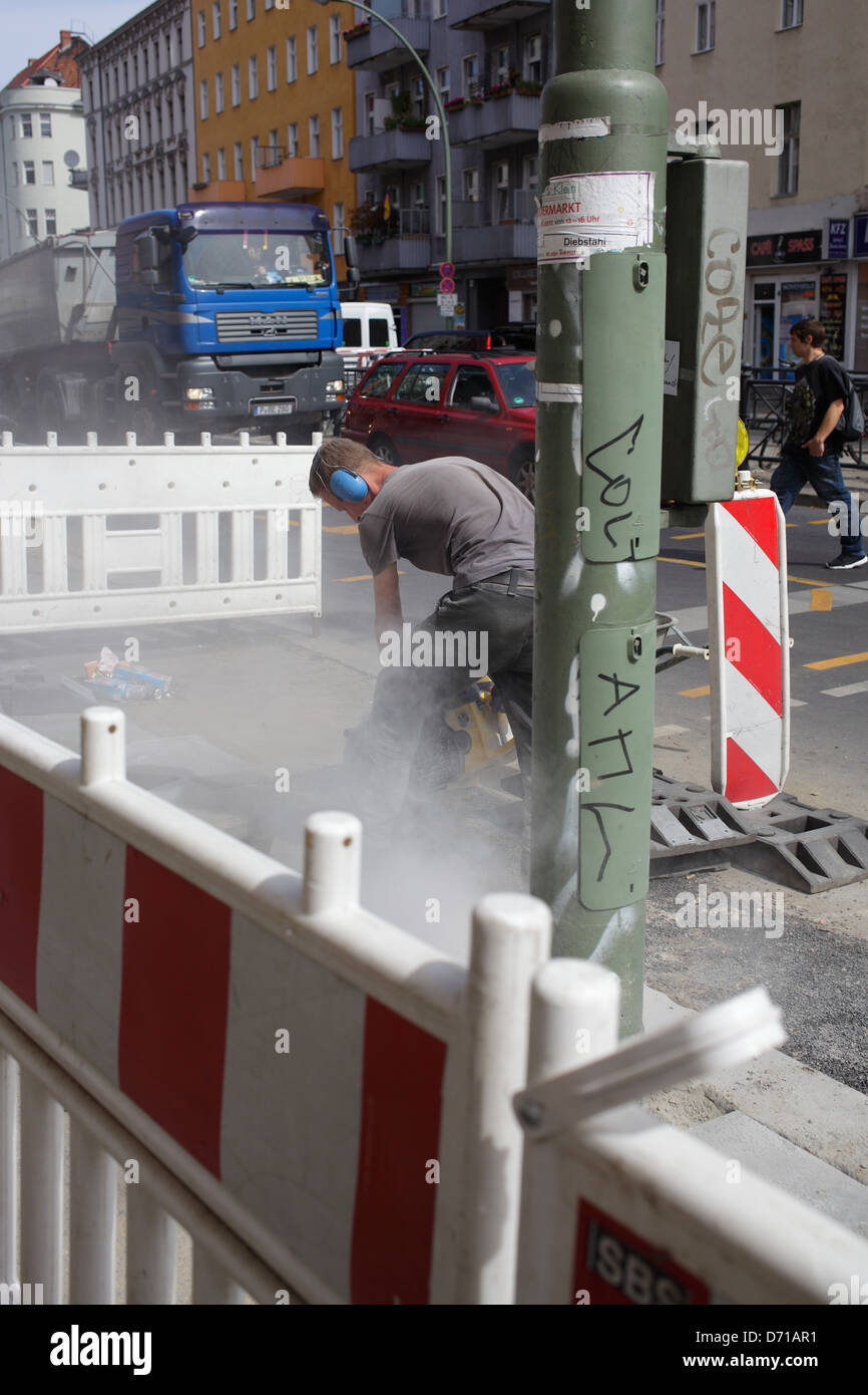 Construction workers road works hi-res stock photography and images - Alamy