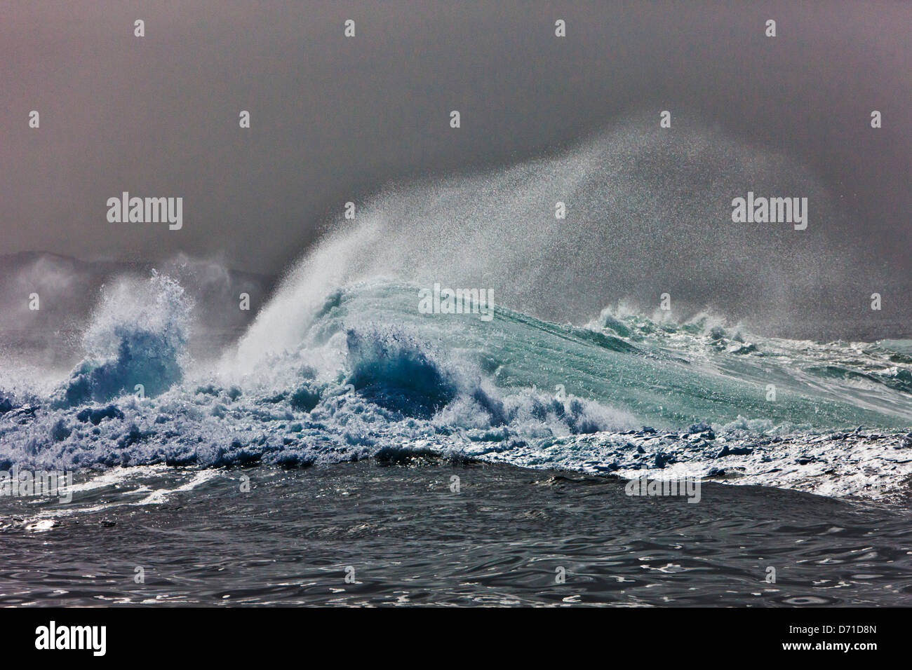 Wave in the ocean hi-res stock photography and images - Alamy