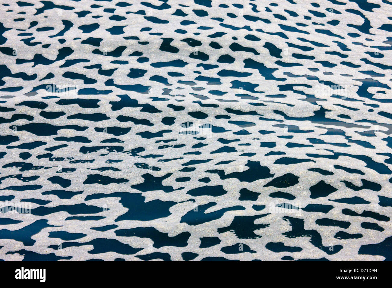 Ocean wave foam hi-res stock photography and images - Alamy